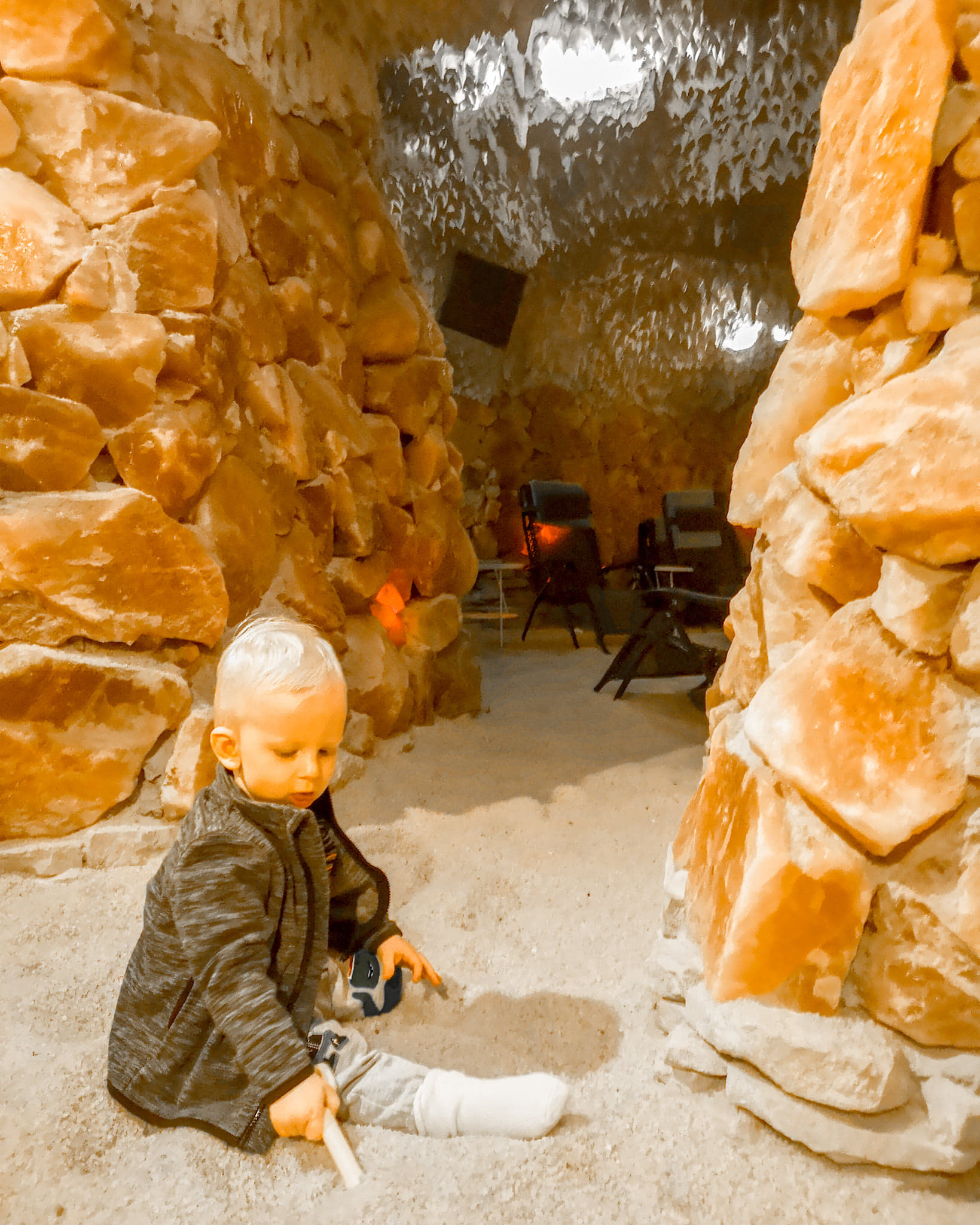 Małe dziecko i dużo soli – jaskinia solna z maluchem – Mleczna Rodzina
